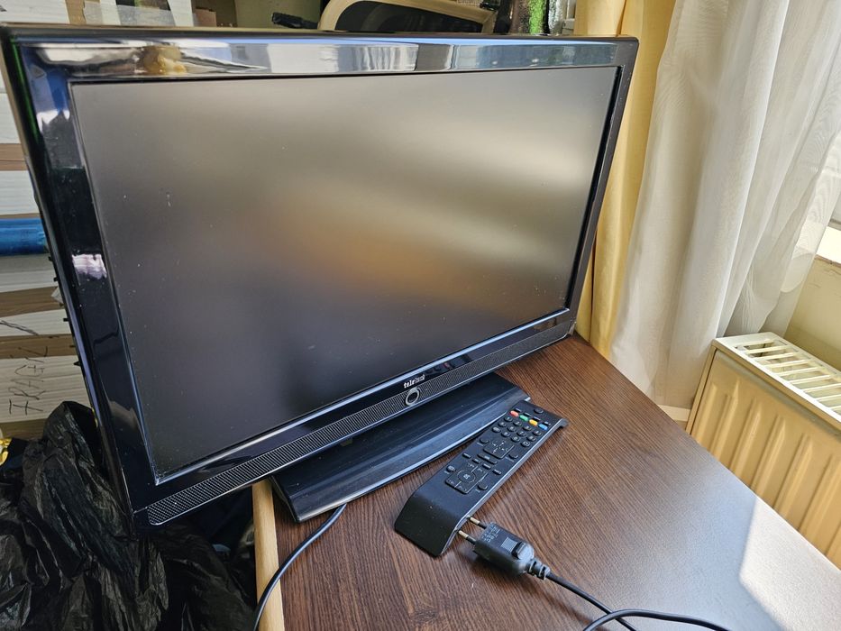 Televizor lcd hd akai ecran 48 cm si televizor lcd hd teletech 56 cm ...