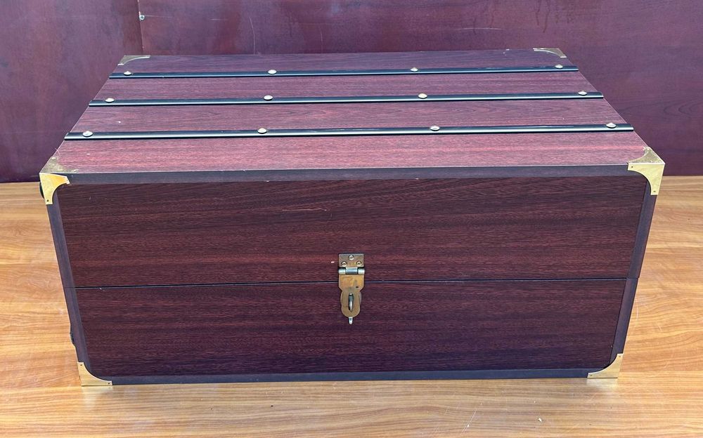 Geamantan tip Dulap; Mic Dulap cu rafturi Bucuresti Sectorul 5 • OLX.ro