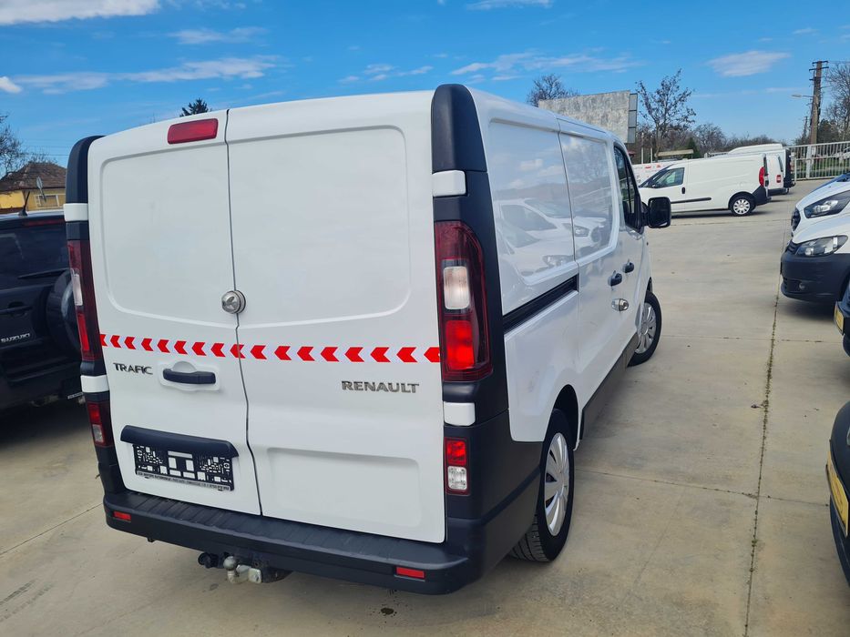 RENAULT TRAFIC 155000 km 125 C.P. an 2018 cash sau rate fixe Arad • OLX.ro