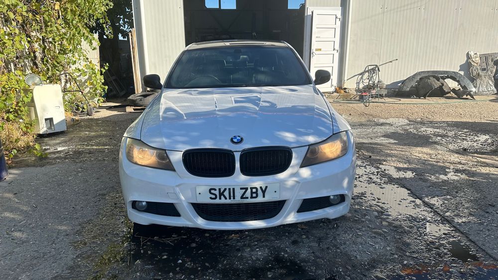 Dezmembrez Bmw e90 seria 3 facelift Craiova • OLX.ro