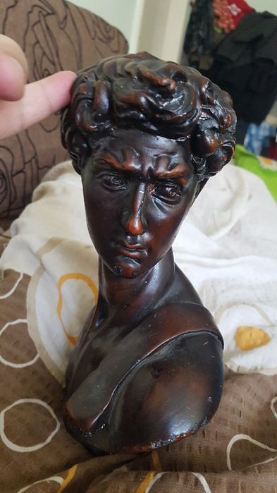 50 Lei . Statueta David. Veche. Anglia. Valabil in Iasi. Iasi • OLX.ro