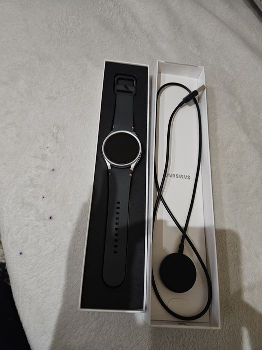 Смарт часовник Samsung fe 40mm гр. Перник Каменина • OLX.bg