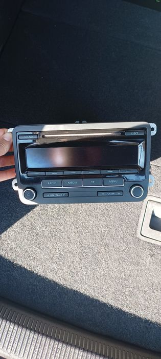 Radio cd player original Volkswagen Giroc • OLX.ro