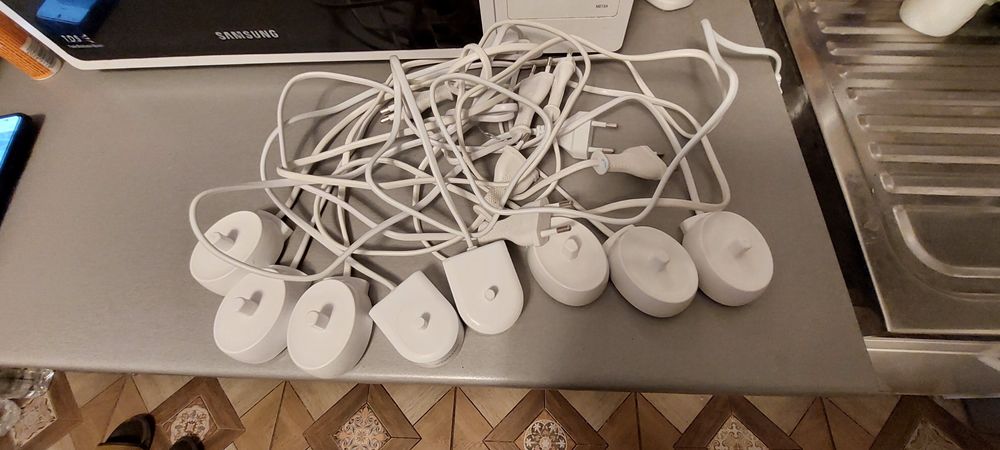 Incarcator pentru periute electronice Arad • OLX.ro