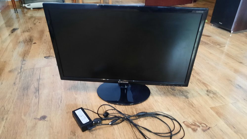 Monitor samsung S24D330 Runcu • OLX.ro