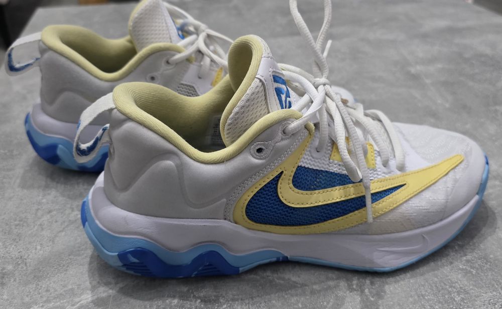 Adidasi Nike Gianis Immortality Baschet Mosnita Veche • OLX.ro