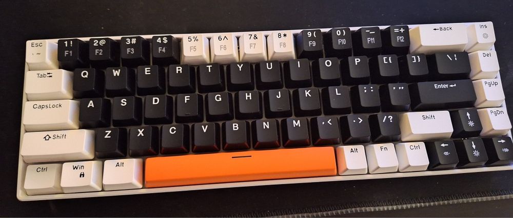 Геймърска клавиатура MAGEGE гр. Силистра Митница • OLX.bg