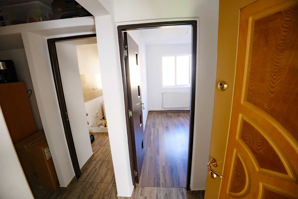 Apartament 3 camere renovat total 2020 Targoviste • OLX.ro