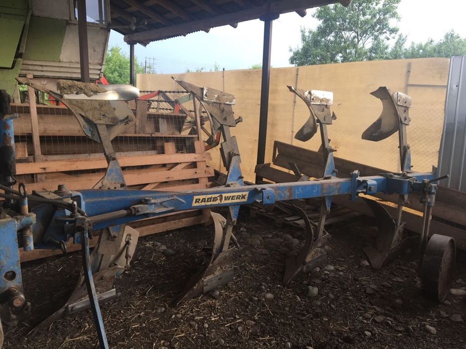 Plug reversibil cu patru tropite Barcea Mare • OLX.ro