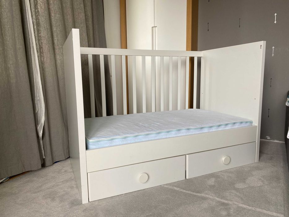 Кошара IKEA STUVA и маса за повиване IKEA SMASTAD - Комплект гр. Пловдив Център • OLX.bg