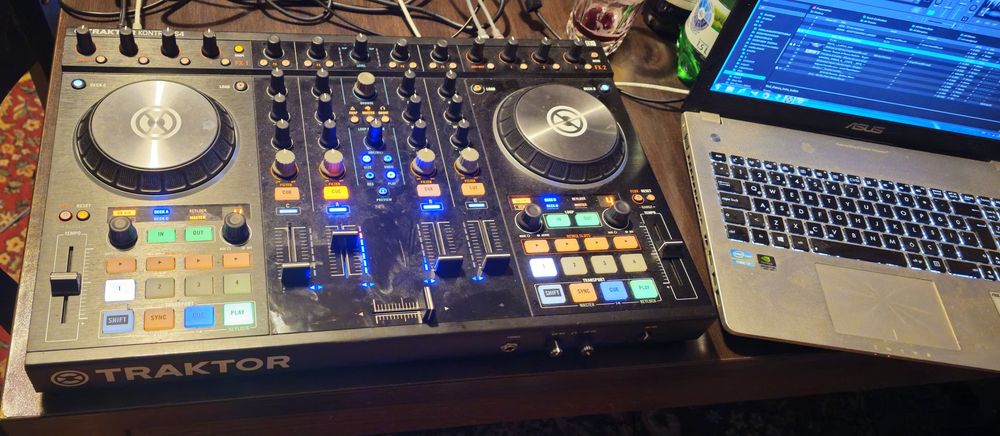Продавам TRAKTOR Kontrol S4 MK2 гр. София Света Троица • OLX.bg