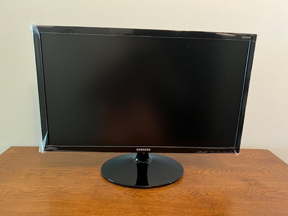 PC gaming build + Monitor Samsung + sistem audio Logitech Bucuresti ...