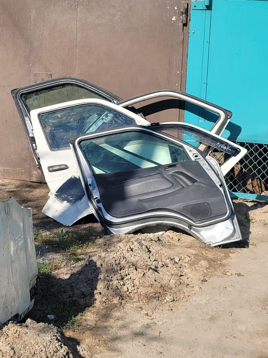 Кузовные детали тойота хайс н200 hiace есть все: 11 111 тг. - Кузовные ...