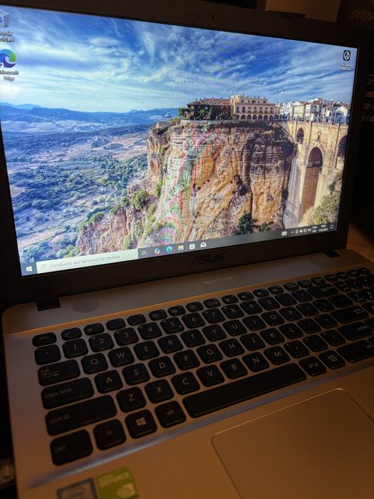 Laptop ASUS A541U, i3 gen 6, 240 GB SSD, 4 GB RAM, nVidia Geforce 920M ...