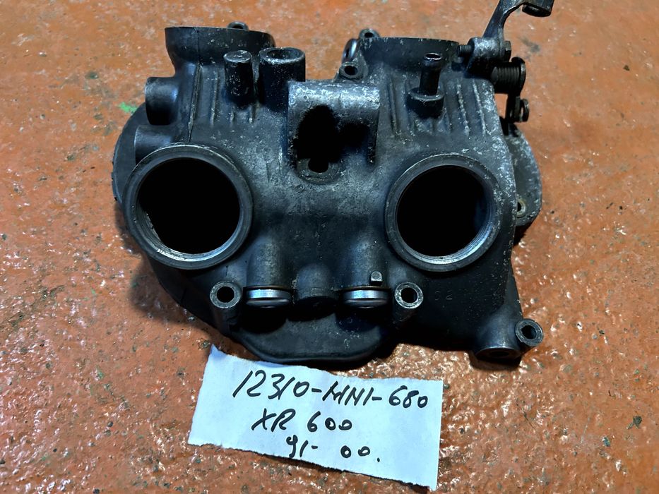 Capac tacheți chiulasa Honda XR 600 91-00 Piese din motor Bucuresti ...