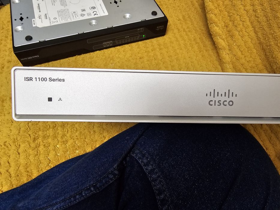 Router Cisco ISR 1111-4P Bucuresti Sectorul 4 • OLX.ro
