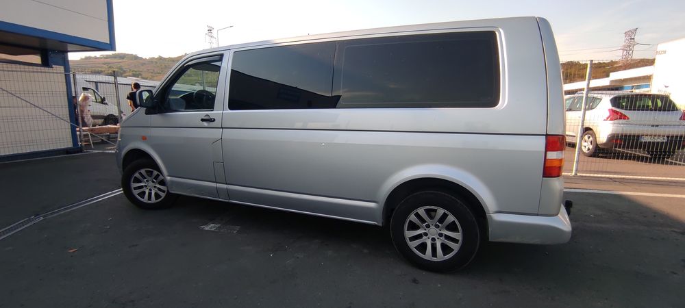 VW T5 Lung 9 Locuri 1.9 Diesel Transporter Caravelle Navi Cluj-Napoca • OLX.ro