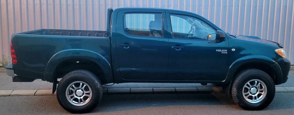 Toyota hilux 4x4 cu bena 5 locuri Targu-Mures • OLX.ro