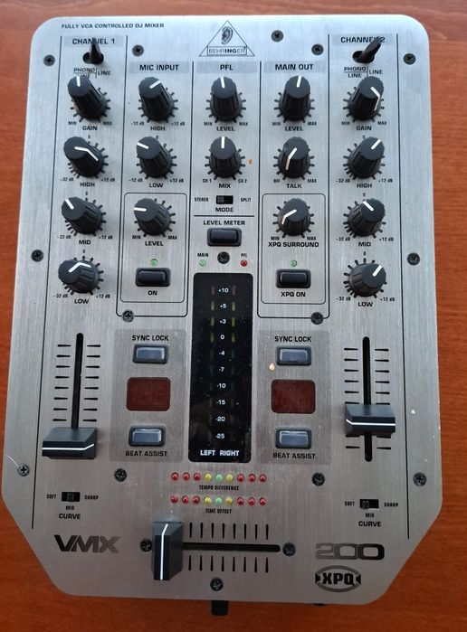 DJ пулт миксер Behringer VMX 200 гр. Костенец • OLX.bg