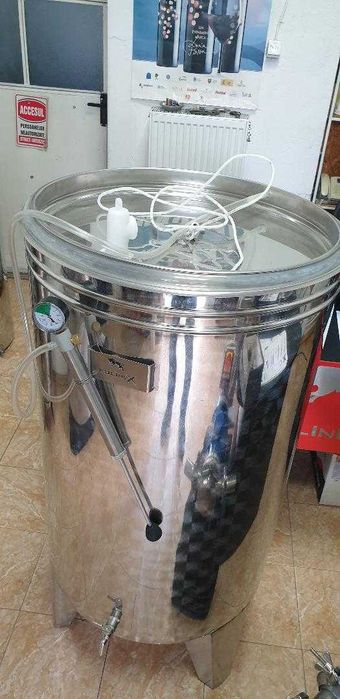 NOU Cisterna Inox Alimentar Capac flotant pneumatic 600 l Vas/Vinifica ...