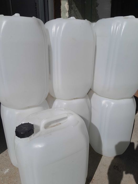 Vand Bidoane plastic 20l Slatina • OLX.ro