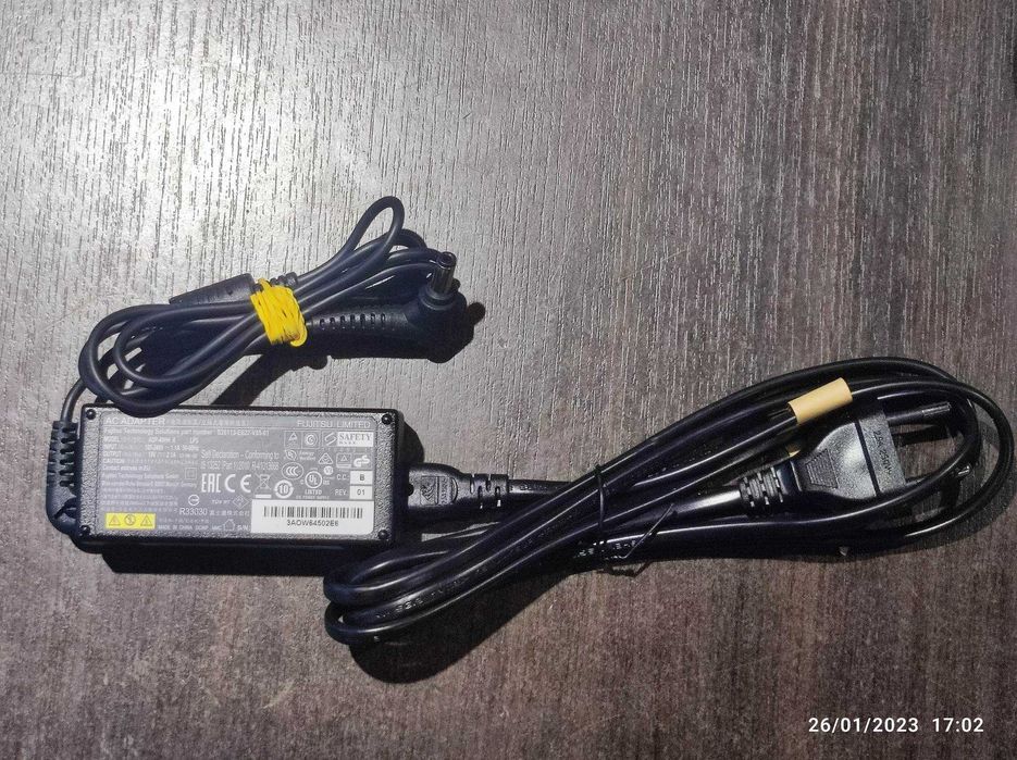 Адаптер адаптер 19V/2.1A/40W, оригинално захранване гр. Китен • OLX.bg