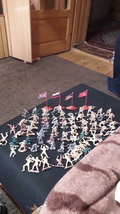 Jucarii vechi de colectie ,/ figurine / soldați plastic. Rahau • OLX.ro