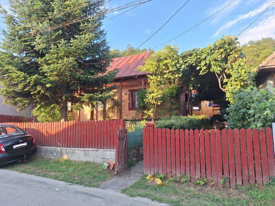 Casa si teren in Targu Ocna, jud. Bacau Targu Ocna • OLX.ro