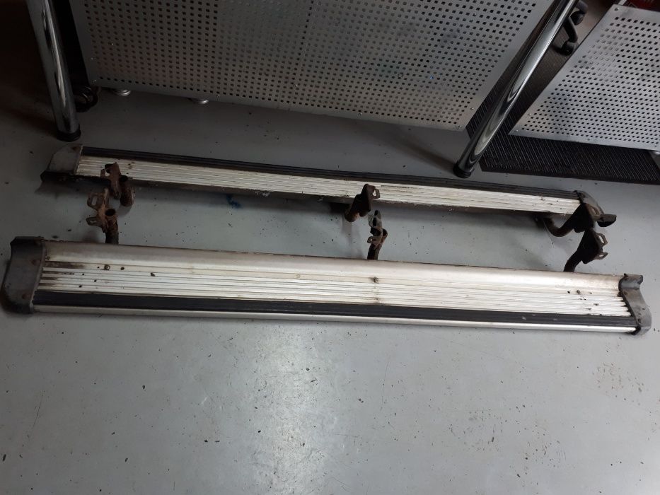 Praguri exterioare/scarite Mitsubishi L200 Nasaud • OLX.ro