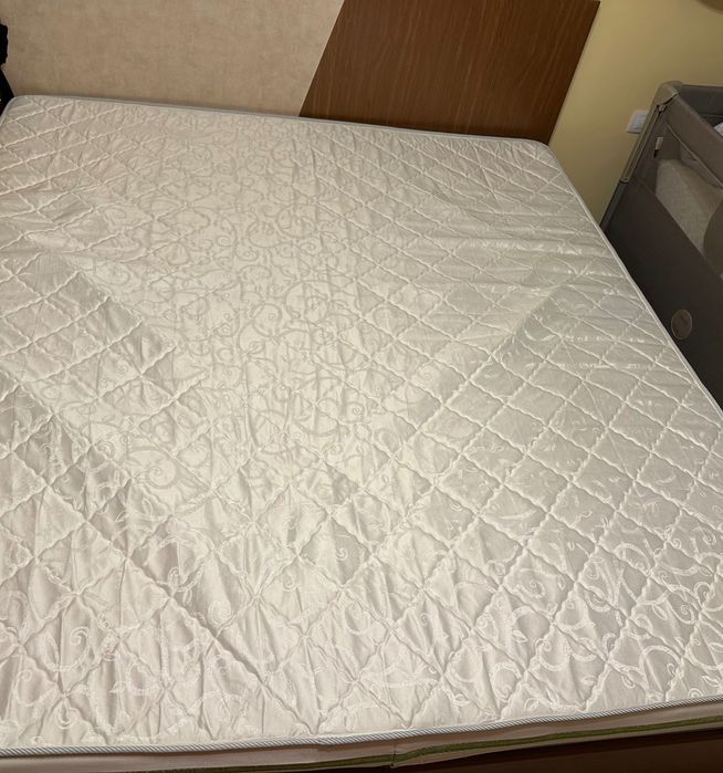 Продавам матрак 180/200 гр. Българово • OLX.bg