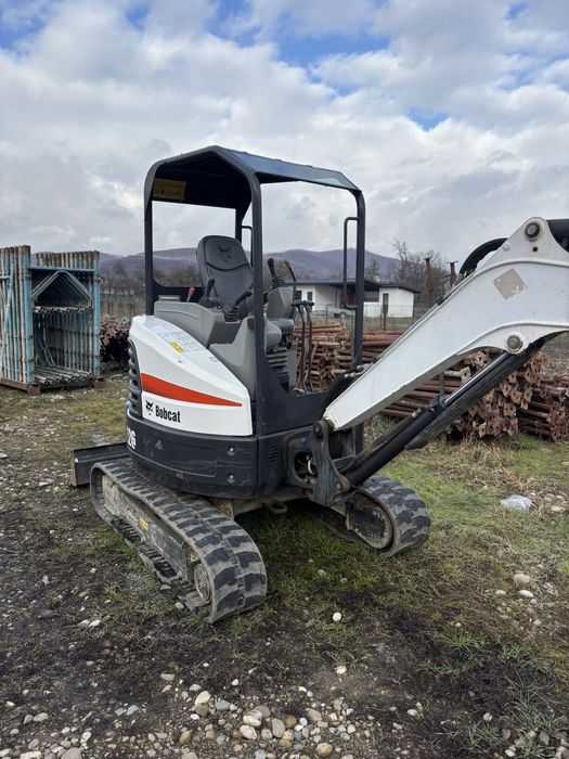 Vand miniexcavator BOBCAT 2,6 tone super pret Caseiu • OLX.ro