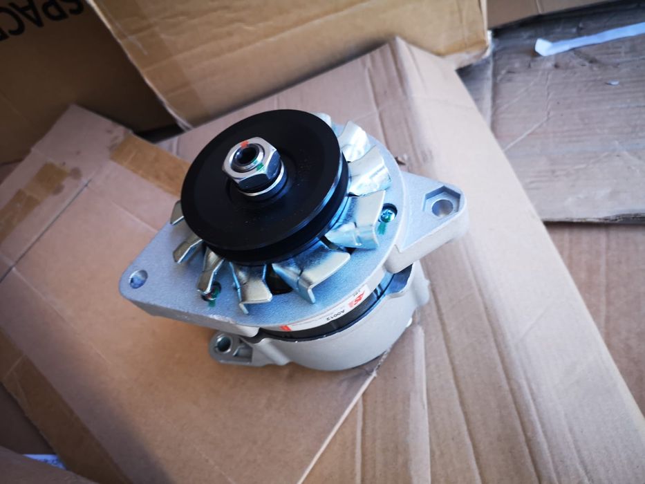 Alternator tractor utilaje agricole 12 v cu releu incorporat preț 650 ...