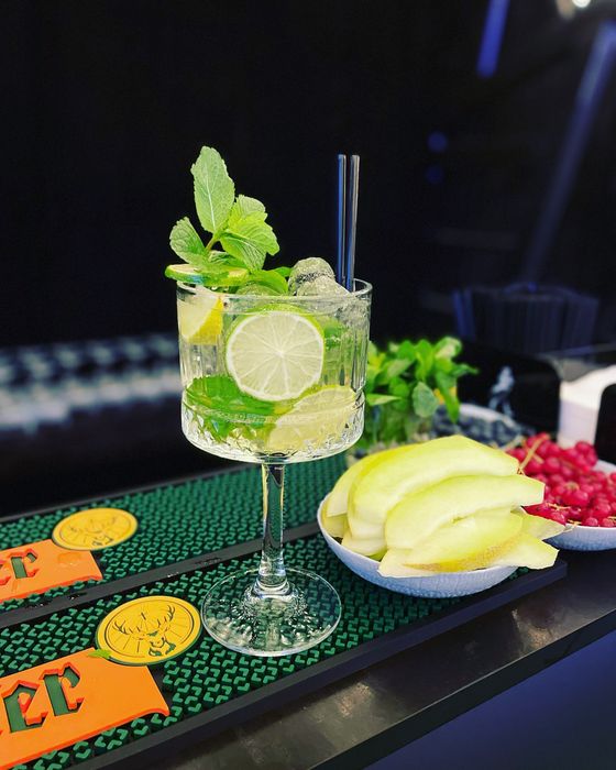 Cocktail Bar & Tort Shoturi /Bar mobil /Evenimente Private & Corporate ...