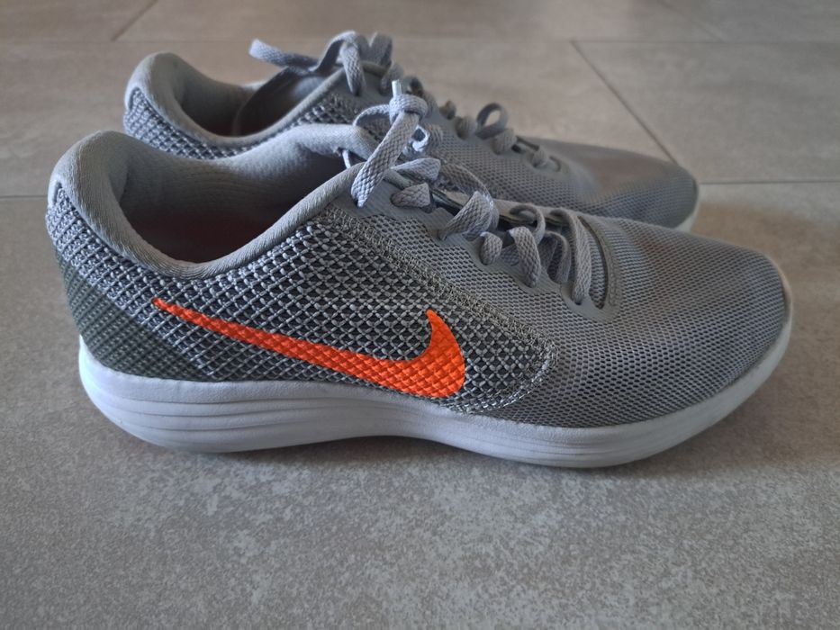 Adidasi NIKE dama Timisoara • OLX.ro