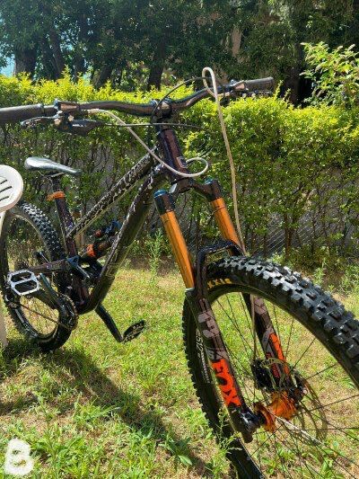 Commencal clash 2022 custom build mărime L Bragadiru • OLX.ro