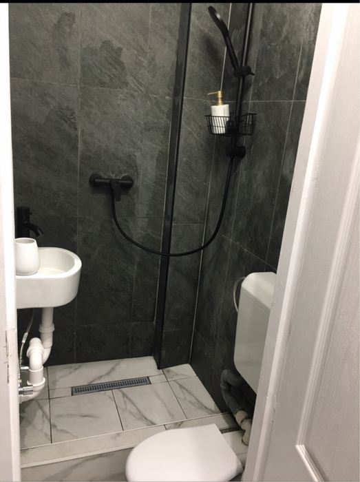 Inchiriez garsoniera langa piata Astra Brasov • OLX.ro