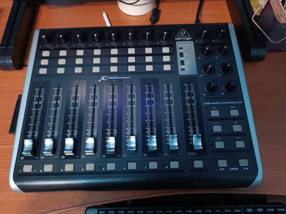 Daw Controller Behringer X Touch Compact Carei • OLX.ro