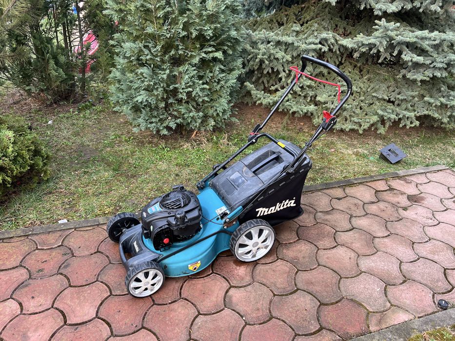 Masina de tuns iarba Makita Vladiceni • OLX.ro