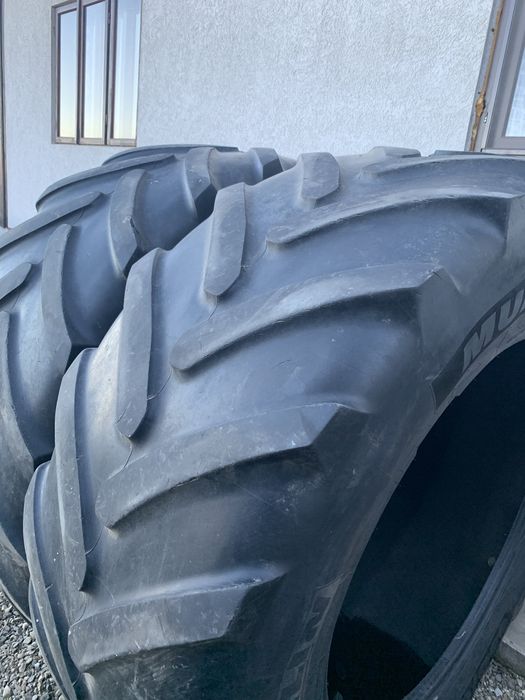 Vând 2 cauciucuri tractor 650/65R42 roți 16,9R34 și 2 roți 1100R16 ...