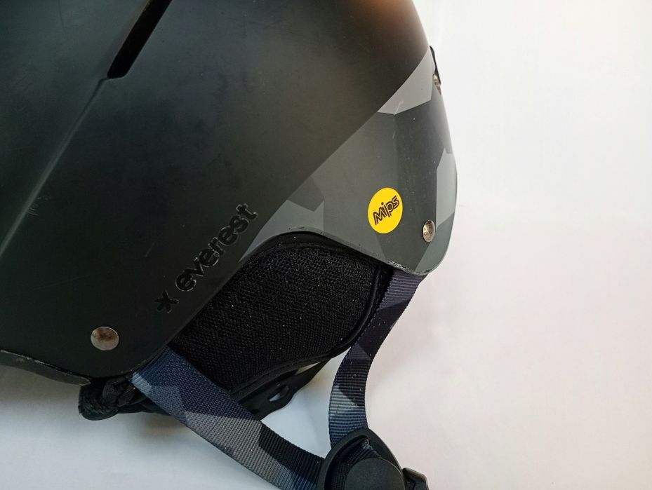 Casca ski Everest cu Mips Oradea • OLX.ro