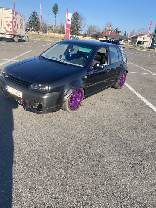 Vand sau schimb golf 4 Petresti • OLX.ro