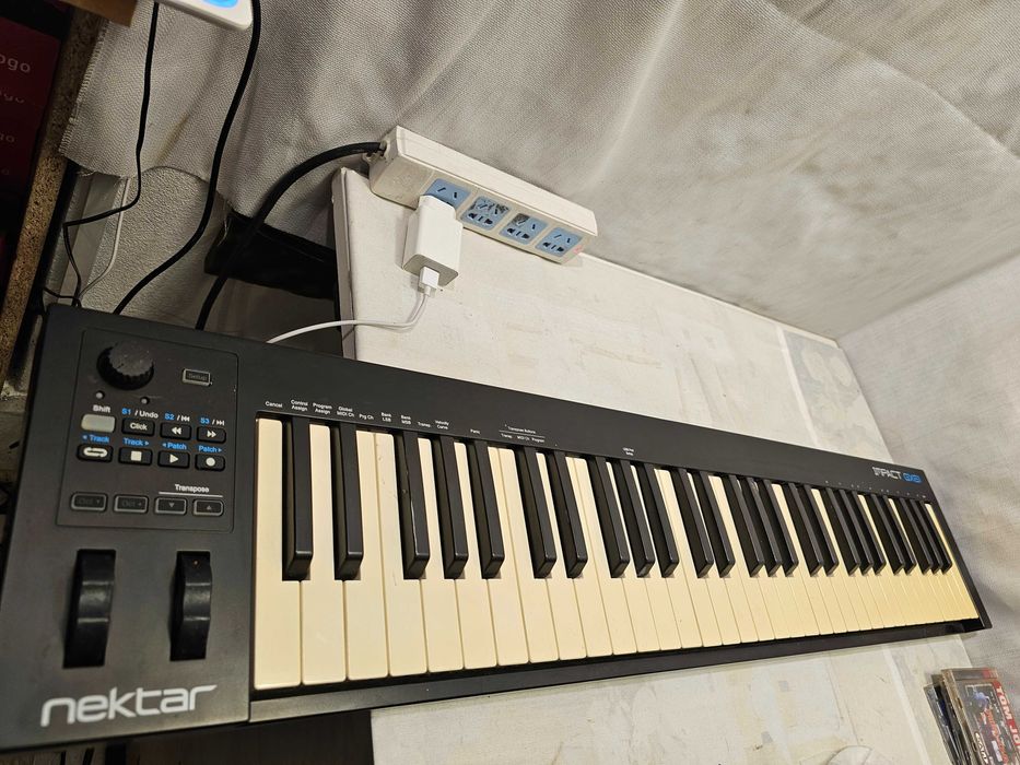 Clapa midi controller NEKTAR Impact GX61 Arad • OLX.ro