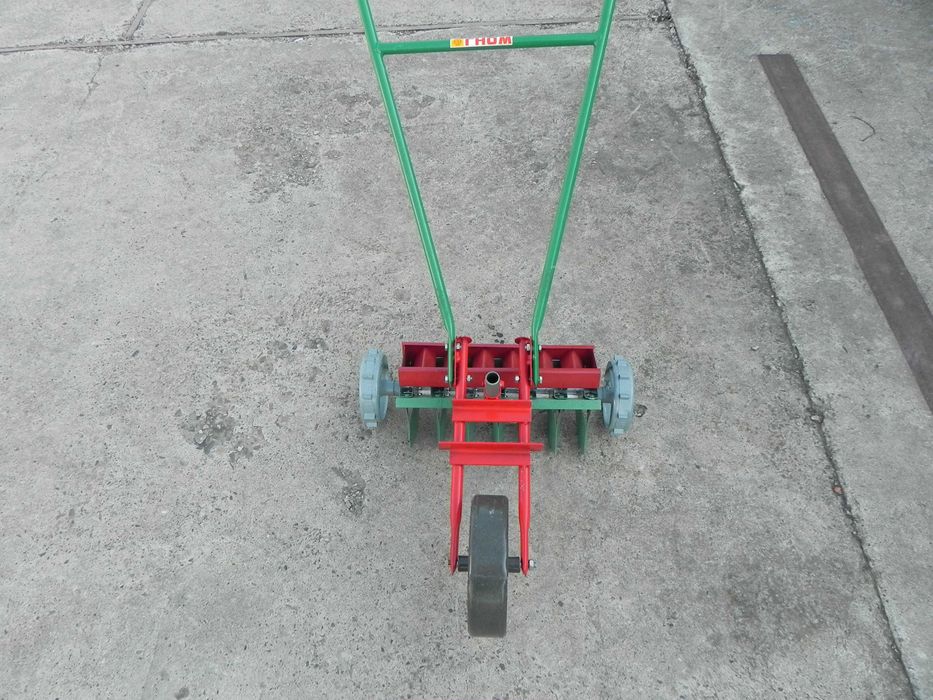 Semanatoare manuala cu manere 7 randuri legume ridichi morcovi etc ...