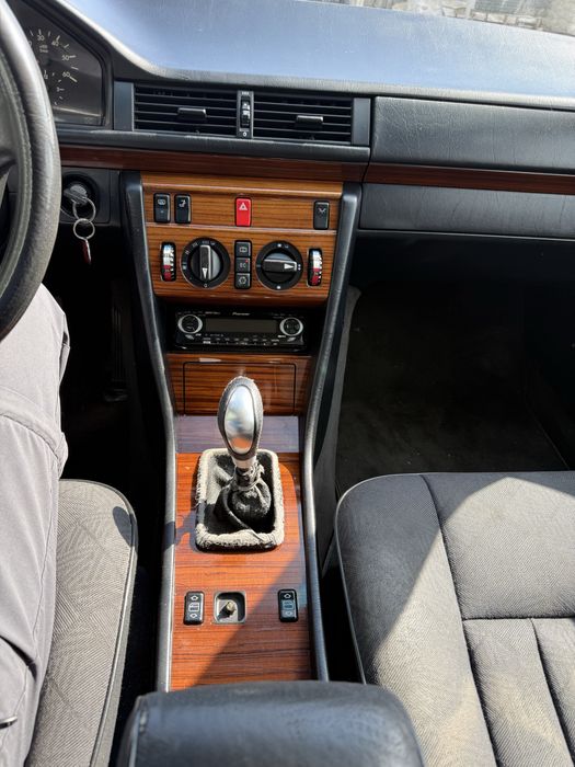 Mercedes w124 E300 diesel 136 cp Seini • OLX.ro