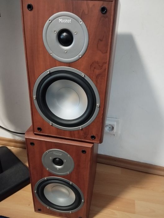 Boxe Magnat Monitor 220 Bacau • OLX.ro