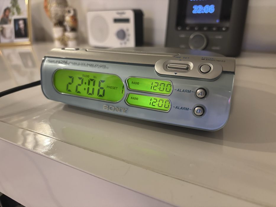Sony ICF-C273 ceas cu radio 2 alarme Impecabil Topoloveni • OLX.ro