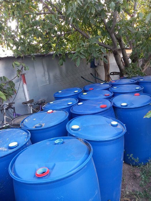 Butoaie plastic 200 l Smeeni • OLX.ro