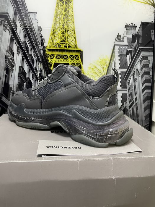 Adidasi / Sneakers Balenciaga Triple S Bucuresti Sectorul 3 • OLX.ro