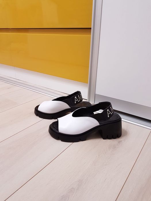 Sandale piele Flavia Passini Focsani • OLX.ro