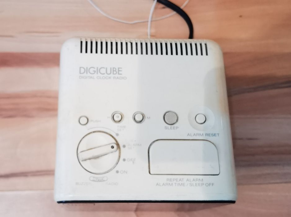 Radio cu ceas Sony Digicube ICF-C10W retro vintage de colecție anii 80 ...